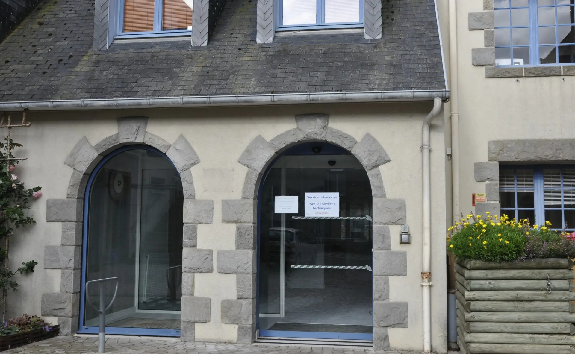 Nouvelle entrée pour les services Urbanisme et Technique - Erquy, site ...